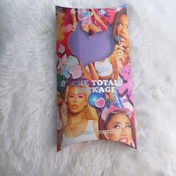 BH Cosmetics | Accessories | New Bh Cosmetics Iggy Azalea Brush Set ...